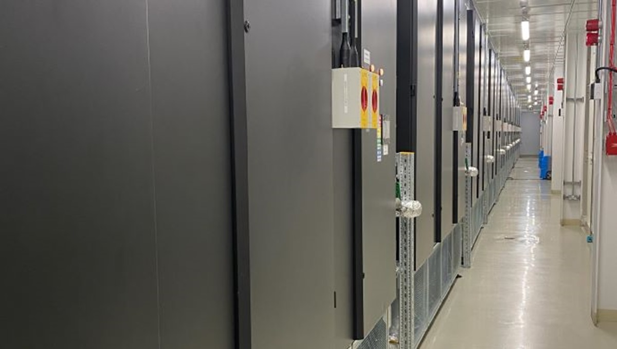 Tier Three Data Centre Facility in London West | Colt DCS